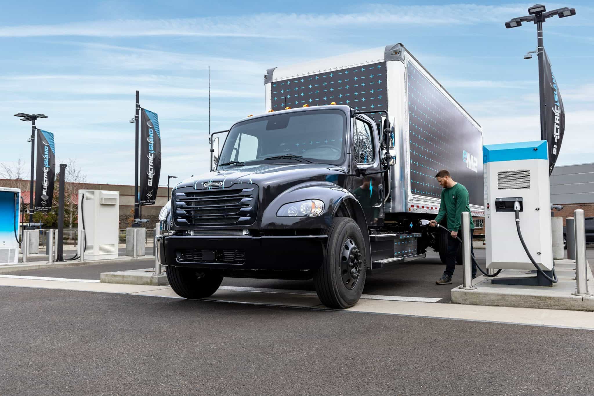 Freightliner eM2 Commercial Green Truck of Year | auto connected car news