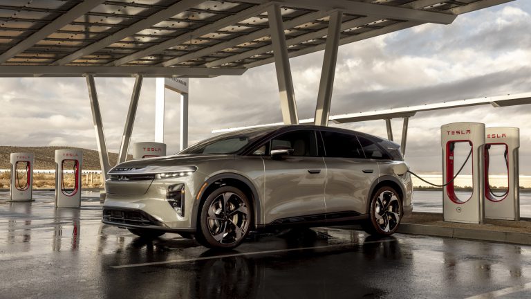 Lucid Gravity Supercharged with 450 mi range & 400kW Fast Charging ...